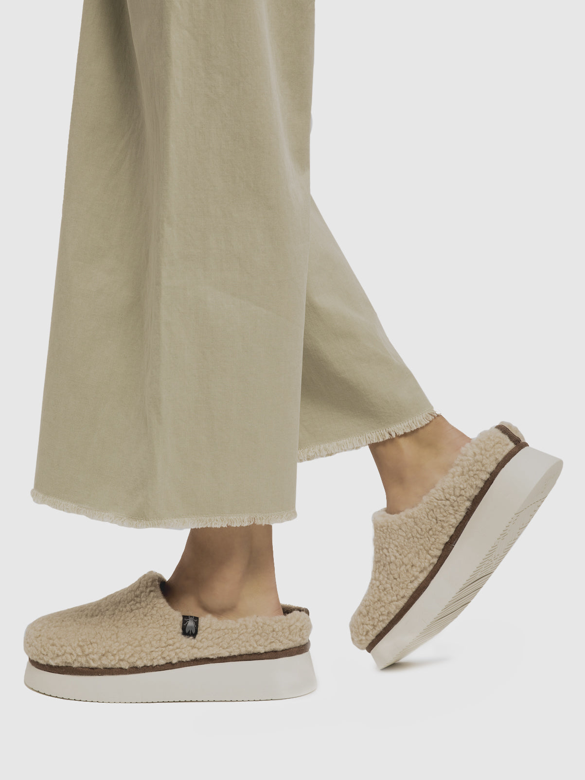 Round Toe Clogs CAFE360FLY TAUPE – Fly London EU